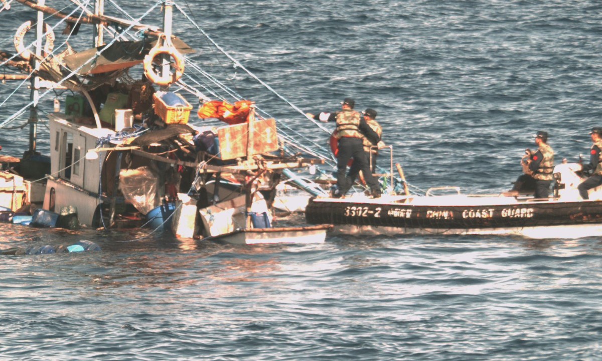 China Coast Guard rescues Philippine fishermen after boat explosion ...